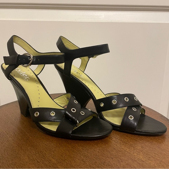 Richard Tyler | Shoes | Richard Tyler Black Leather Heels | Poshmark